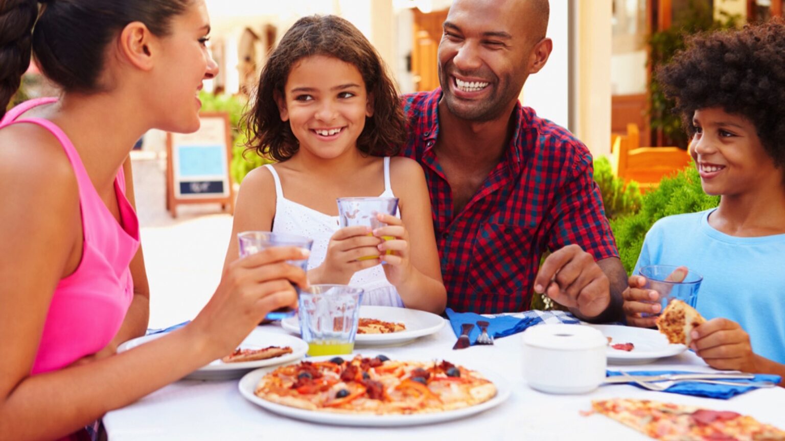 12 Best Family Meal Deals at America’s Favorite Fast Food Joints ...