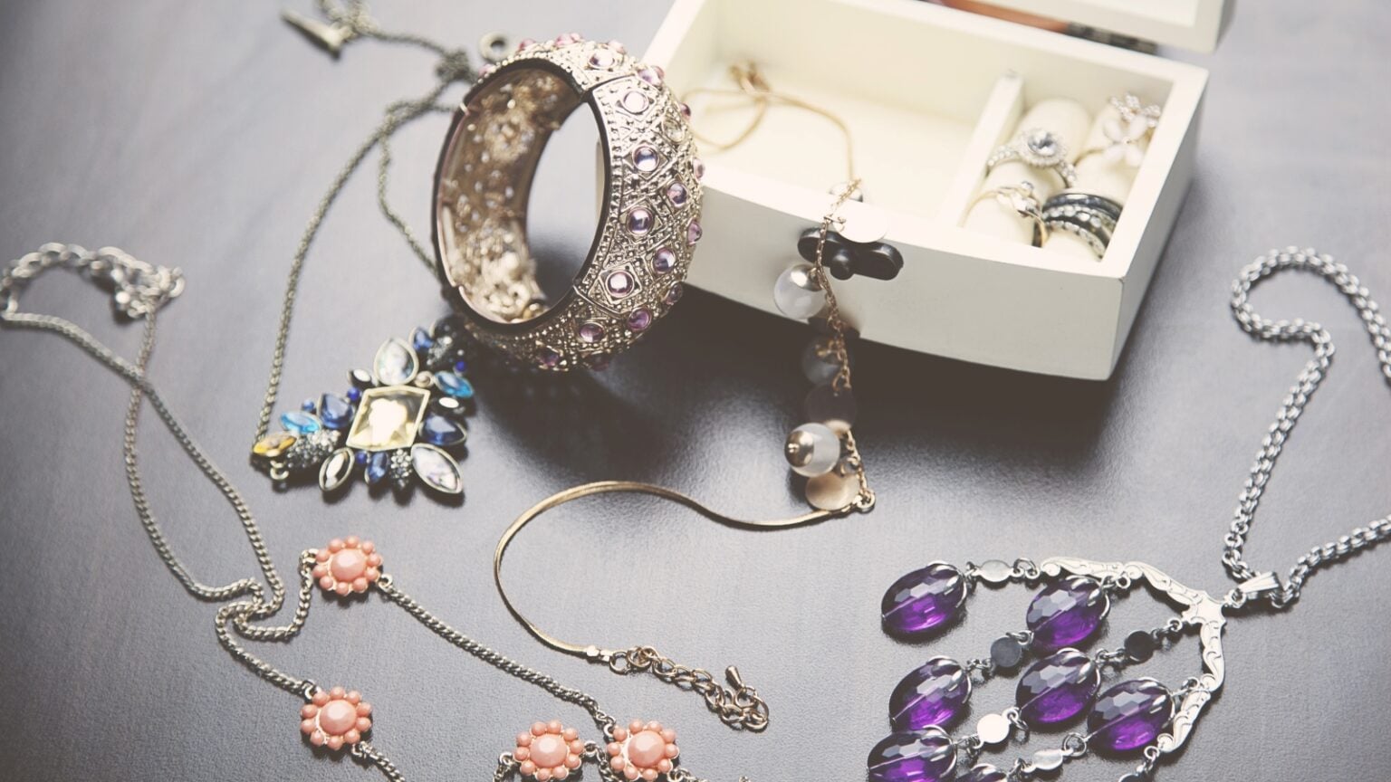 Top Garage Sale Items to Sell for Extra Income in 2025